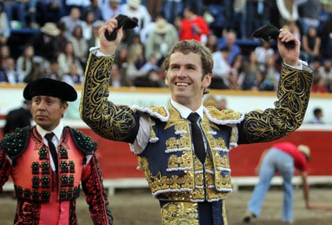 "El Payo" se marchó feliz por su triunfo en "El Relicario"- Grupo Milenio