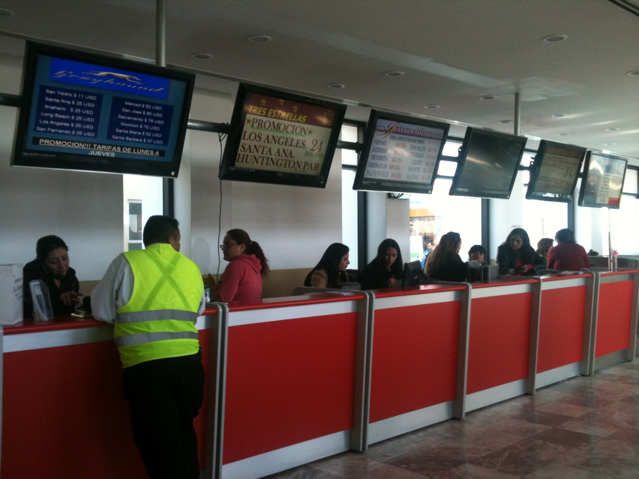 Aeropuerto de Tijuana – Bakersfield autobuses - Compara los horarios y ...