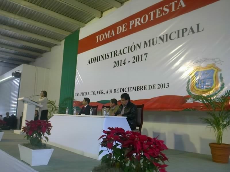 Toman protesta nuevos alcaldes en Veracruz - Grupo Milenio
