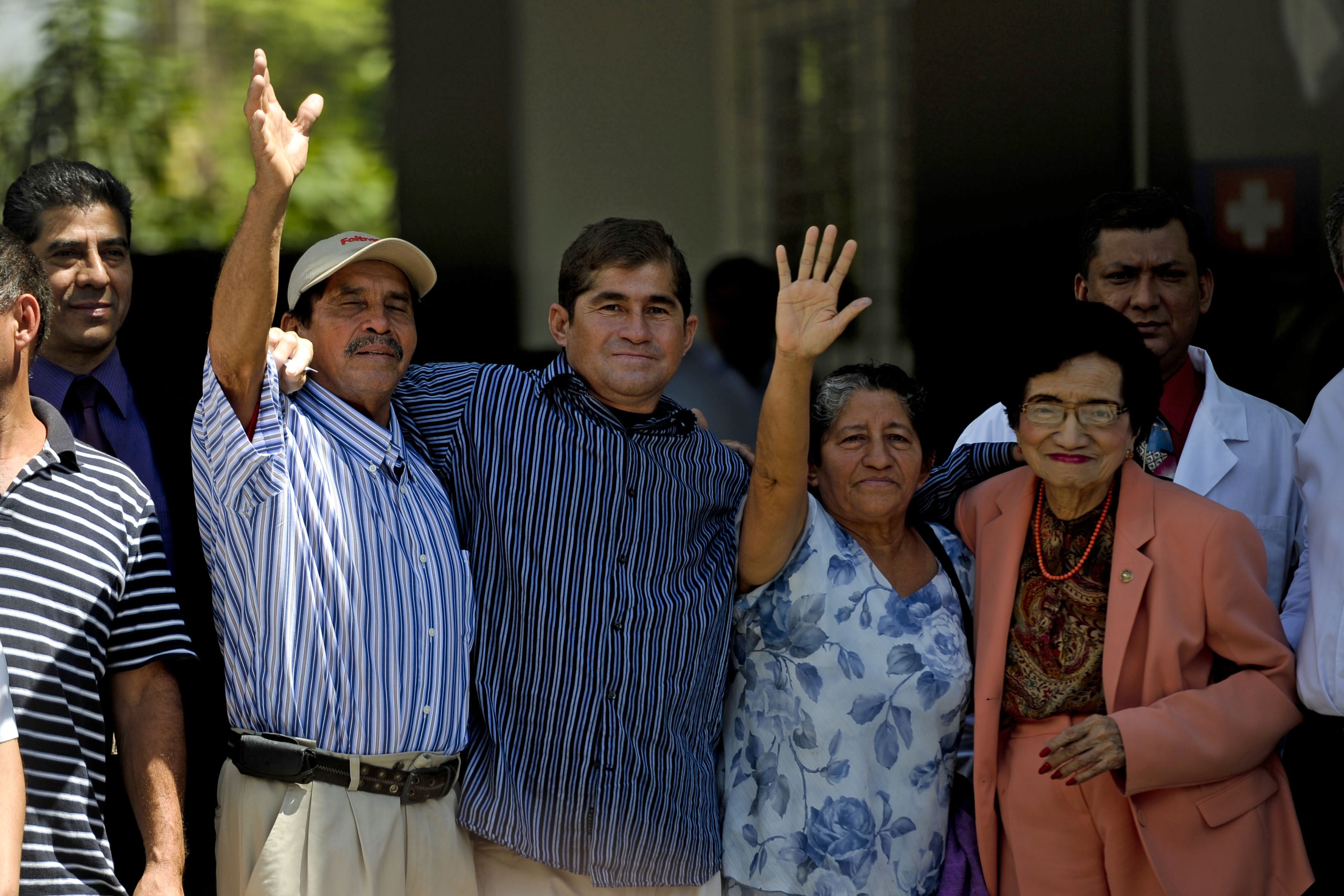 Náufrago salvadoreño dado de alta buscará rehacer su vida - Grupo Milenio