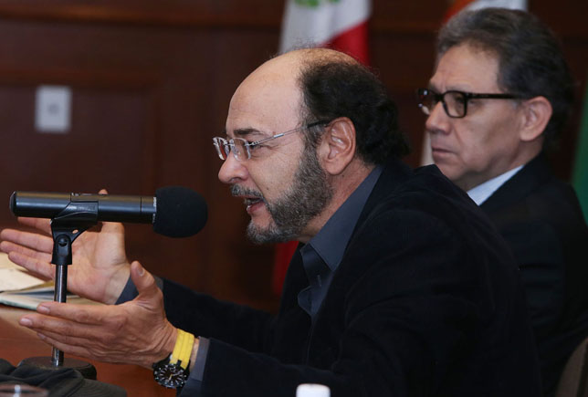 Óscar de la Borbolla muestra “El amor por la lectura”- Grupo Milenio