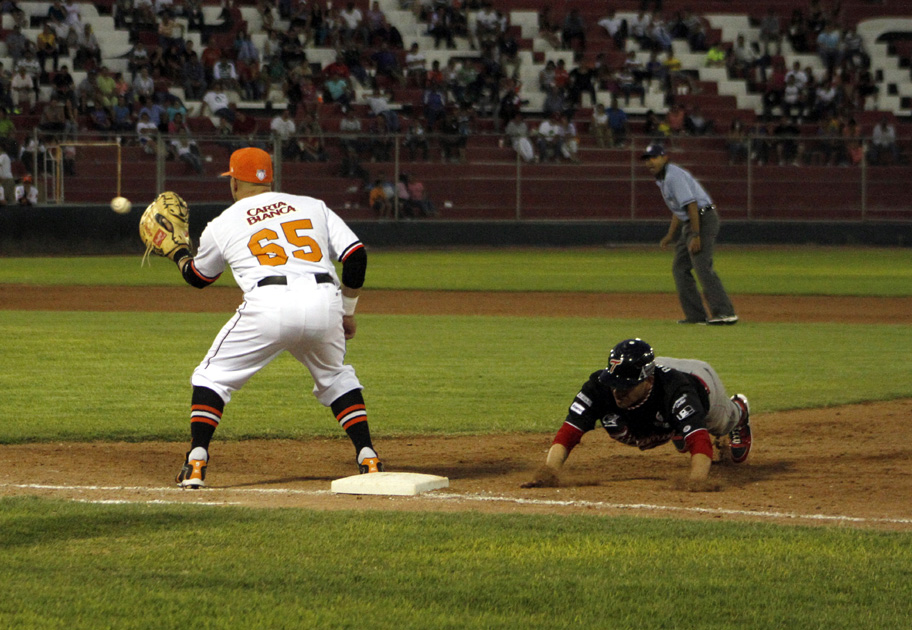 Vaqueros deja que Toros se lleve la serie - Grupo Milenio