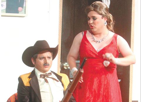 Regios carcajean con obra de Fabián Chávez - Grupo Milenio