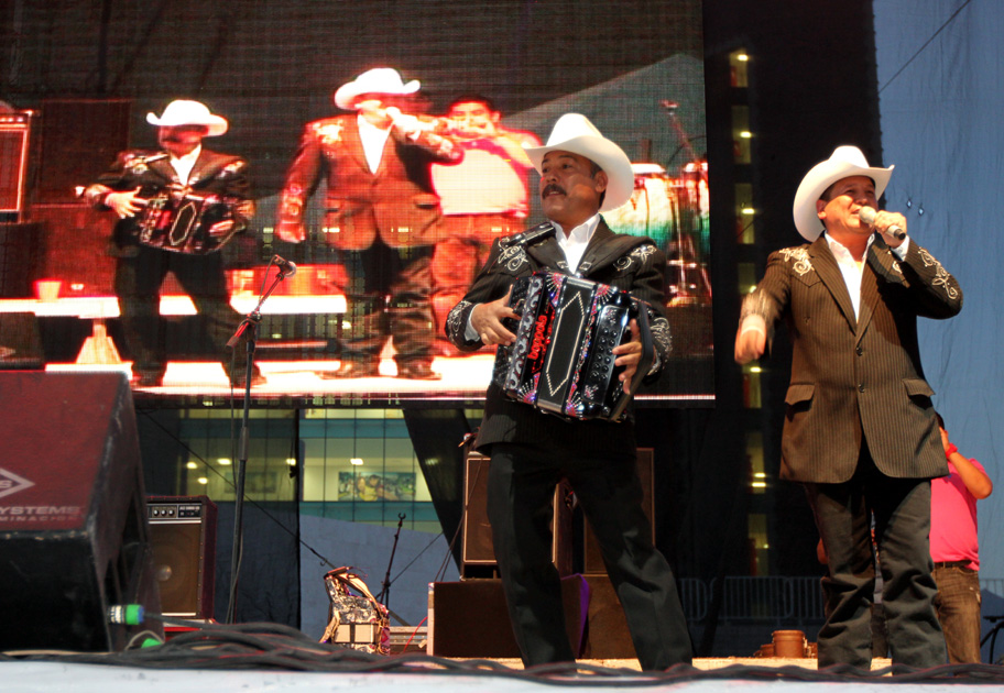 Duelo de norteños- Grupo Milenio