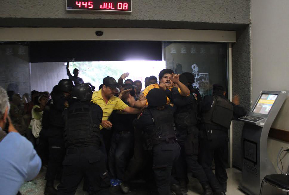 Disturbios en Congreso del Estado - Grupo Milenio