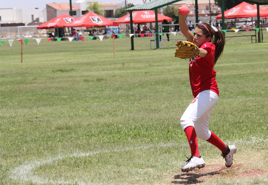 Las mujeres pintan de rosa el softbol lagunero - Grupo Milenio