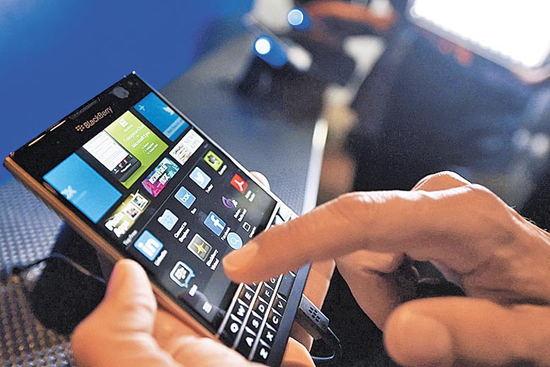 BlackBerry presenta su teléfono cuadrado - Grupo Milenio