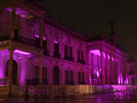 Palacio se viste de rosa por Día contra el Cáncer de Mama- Grupo Milenio