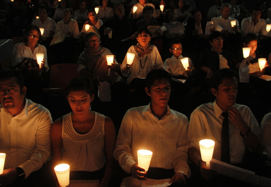 Laguneros participan en Rosario Viviente - Grupo Milenio