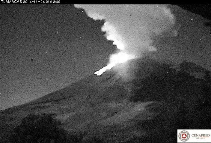 Lanza Popocatépetl material incandescente- Grupo Milenio