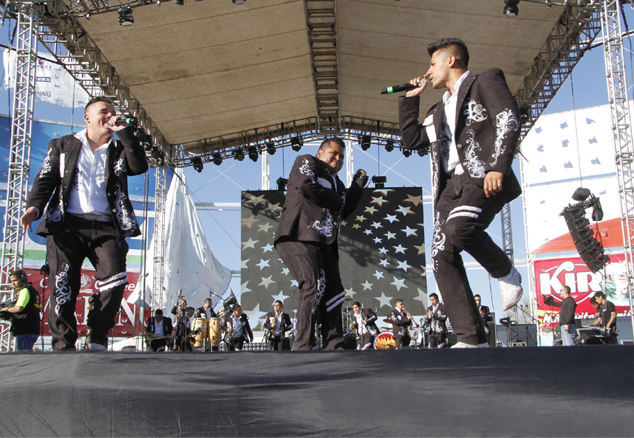 Zapatean con la Banda Terrones - Grupo Milenio
