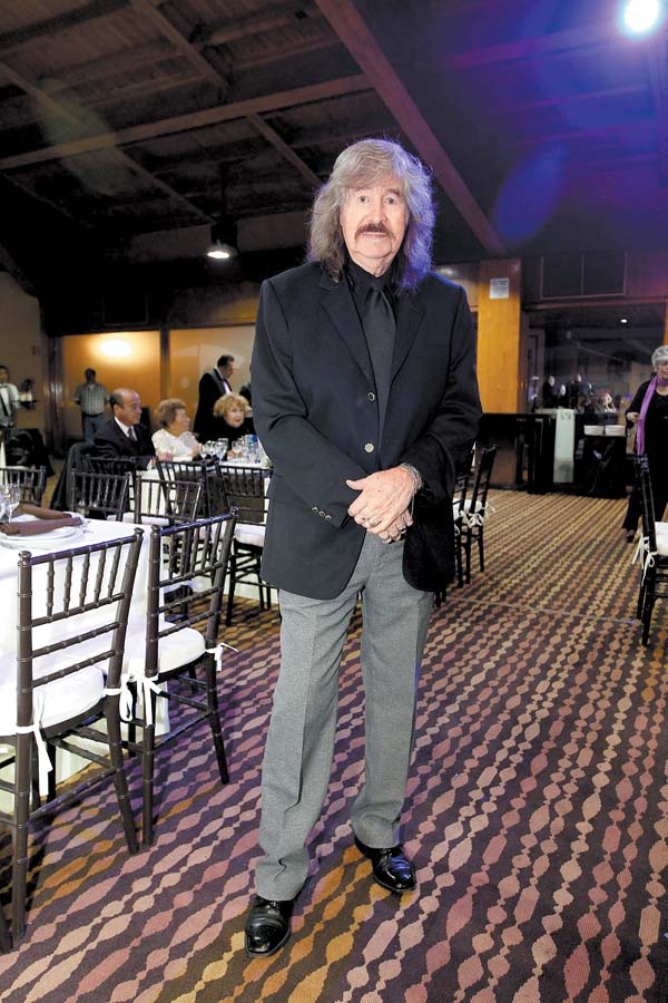 Entre familiares y amigos despiden a Héctor Carrión- Grupo Milenio