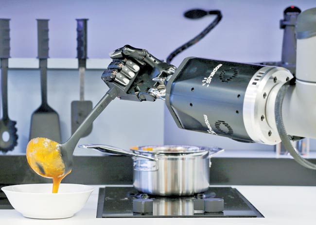 Lanza firma inglesa el primer robot chef- Grupo Milenio