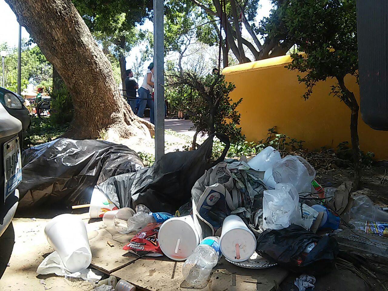 Basura en parque Revolución ya rehabilitado - Grupo Milenio