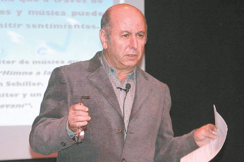 El 'Duende Bubulín' la hace de cocinero- Grupo Milenio