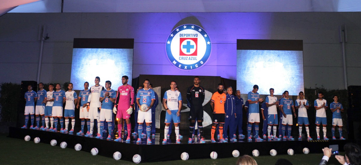 Presenta Cruz Azul playera versión Apertura 2015 - Grupo Milenio