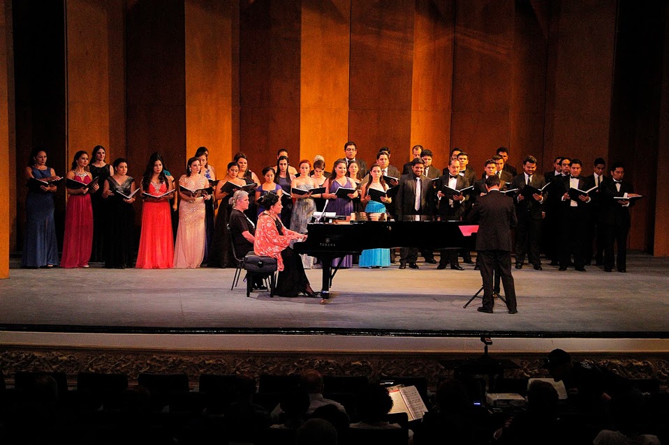 Cincuenta voces en una noche de ópera- Grupo Milenio