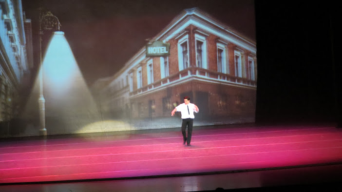 Easy Winners ofrece función con teatro a la mitad- Grupo Milenio