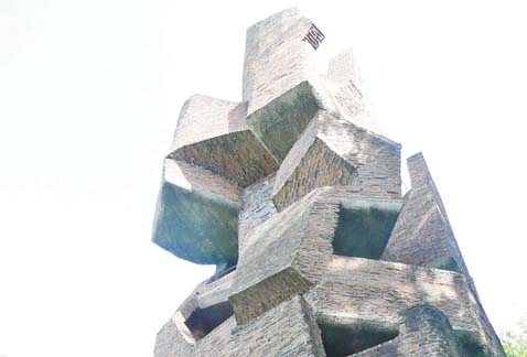 La crítica: Espacios: Escultura Arquitectónica- Grupo Milenio