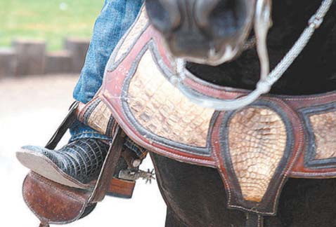 Ese caballo retinto, relincha de gusto cuando ve la silla... - Grupo ...