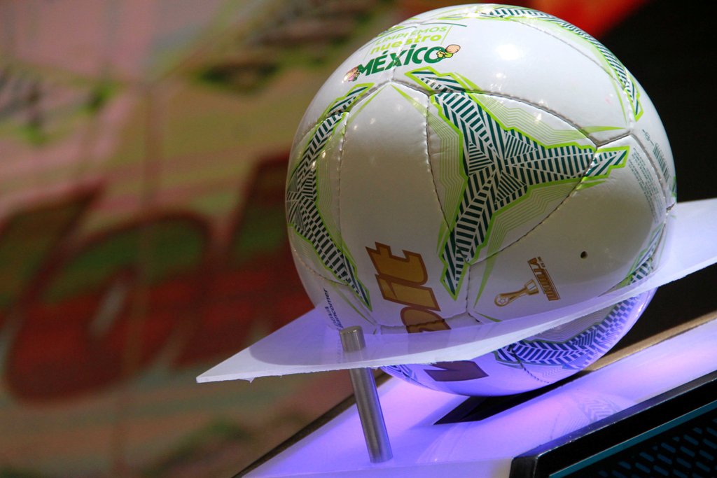 Presentan balón de la Liga MX para la Liguilla - Grupo Milenio