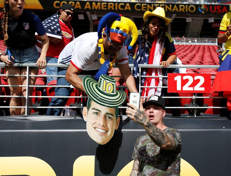 J Balvin convive con sus fans de la Copa América - Grupo Milenio