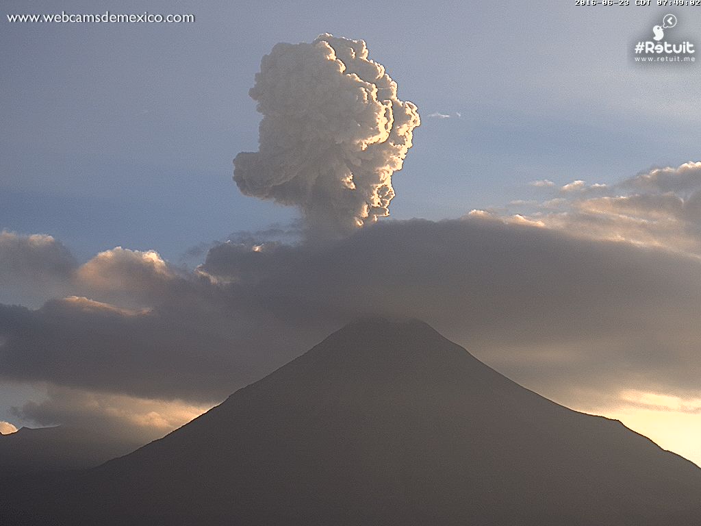 Volcán de Colima emite fumarola de 2 kilómetros de altura- Grupo Milenio