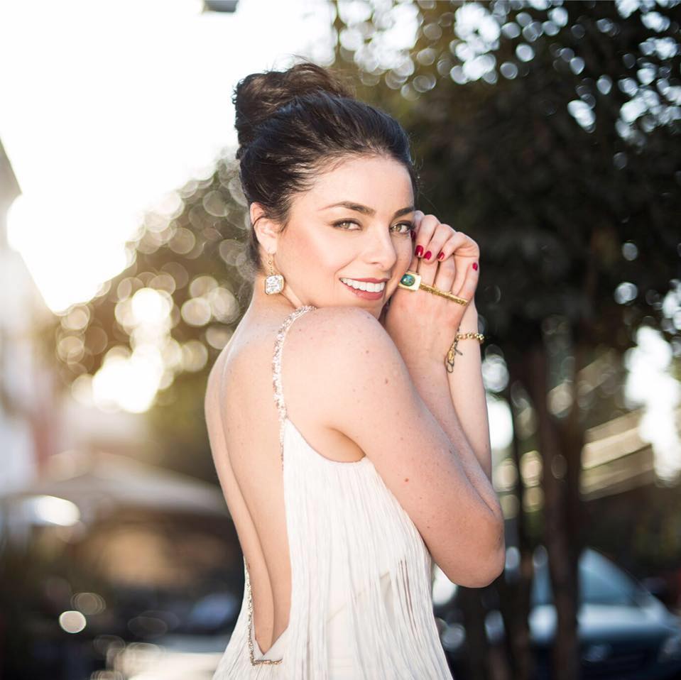 Violeta Isfel incluye a sus fans en su disco- Grupo Milenio