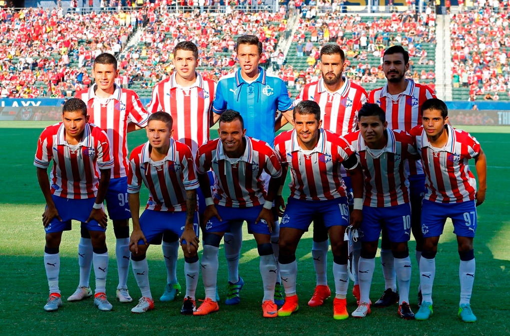 Chivas estrena uniforme retro ante el Arsenal- Grupo Milenio