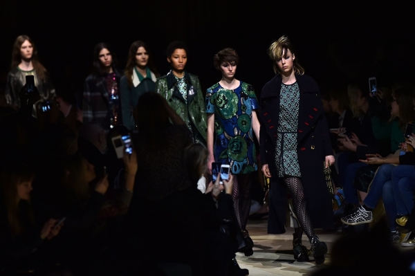 Ve aquí el desfile de Burberry en Fashion Week Londres- Grupo Milenio