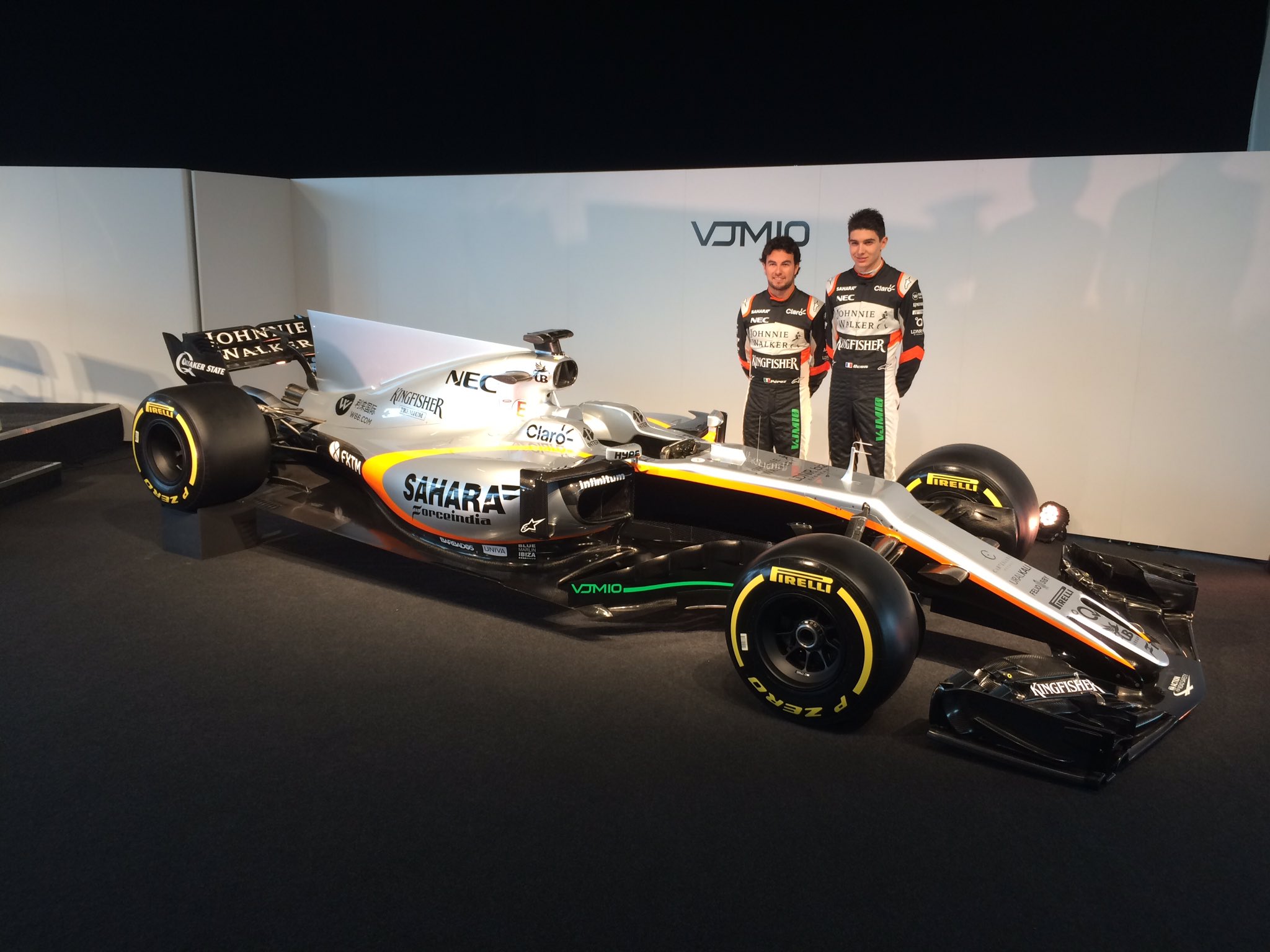 'Checo' Pérez presume su nuevo auto para la F1 - Grupo Milenio