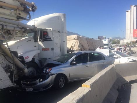 Tráiler Sin Frenos Choca Contra Autos Grupo Milenio
