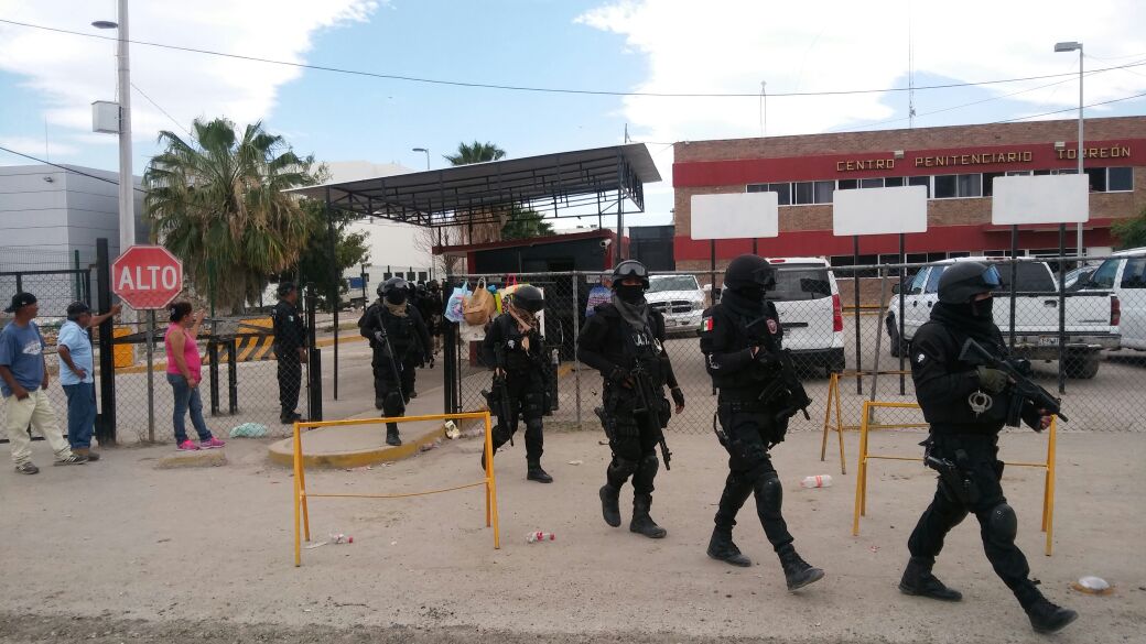 Interrumpen visitas en penal de Torreón por revisión - Grupo Milenio