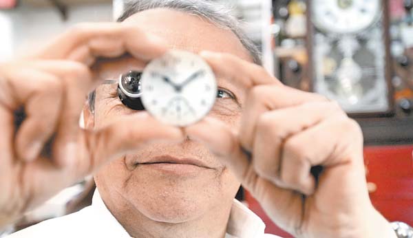 El último relojero monumental de la CdMx- Grupo Milenio