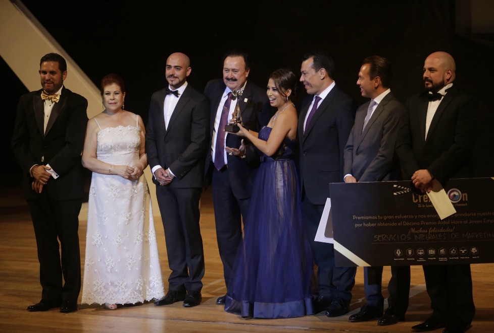 Entregan premio Adolf Horn a joven emprendedora - Grupo Milenio
