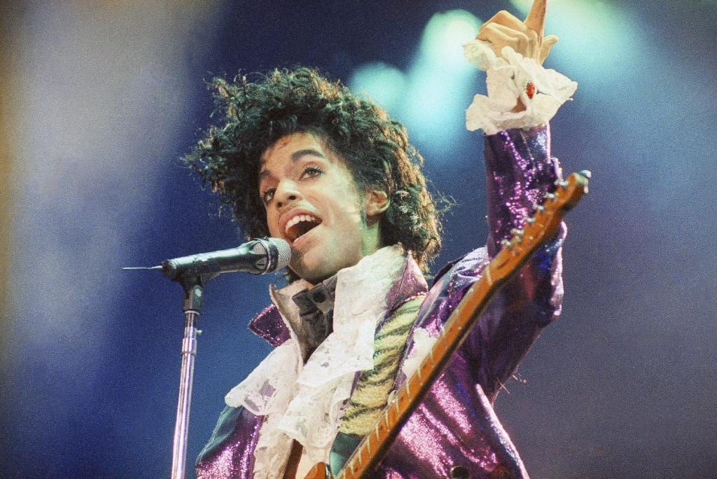 Prince inspira a Pantone para crear tonalidad morada - Grupo Milenio