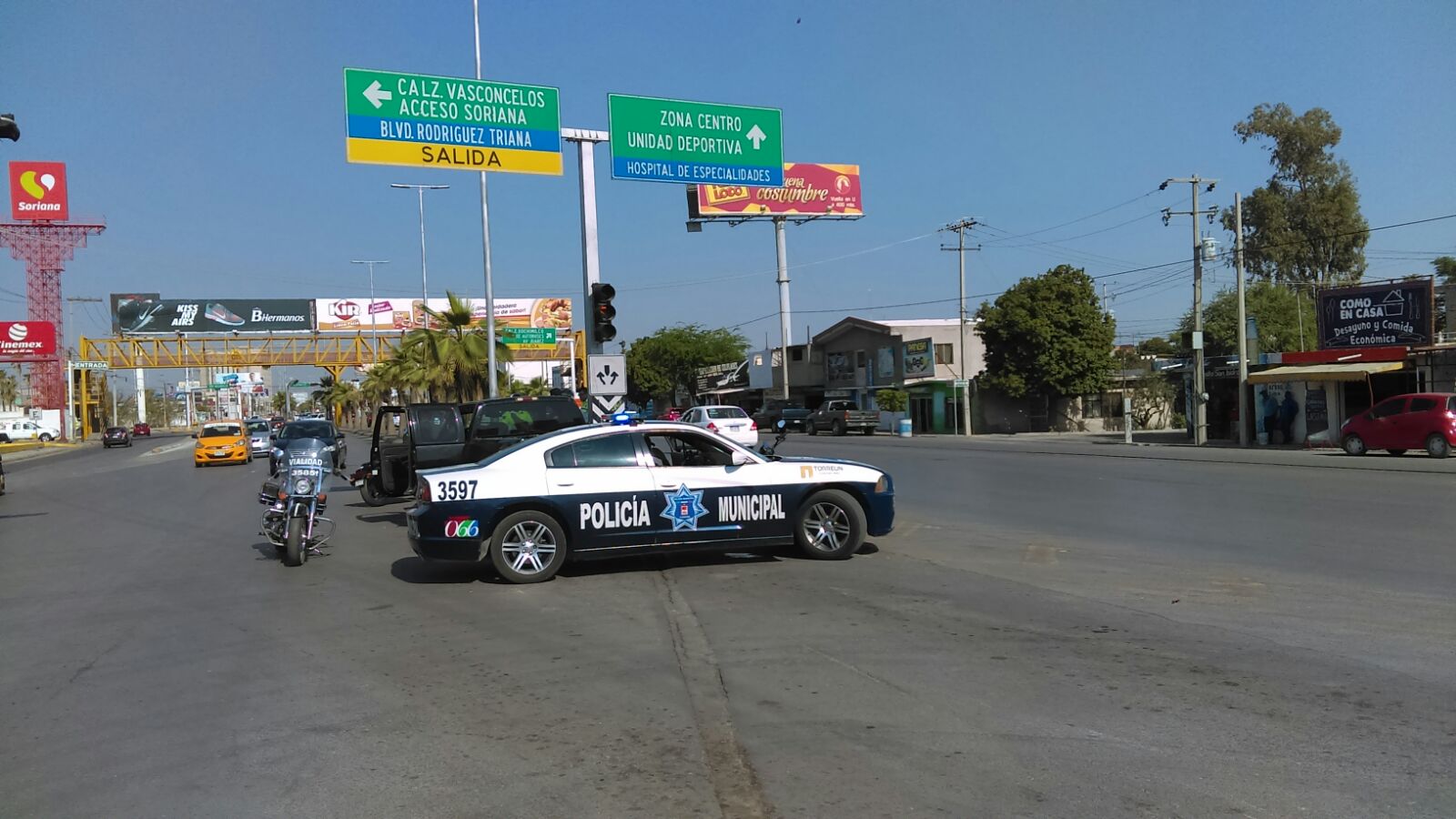 Conductor ebrio 'colapsó' al detenerse en semáforo en rojo- Grupo Milenio