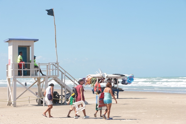 Miramar con bandera negra por remanentes de Katia- Grupo Milenio