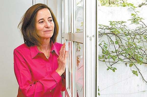 Mónica Lavín y los desafíos de escribir sobre la pasión- Grupo Milenio