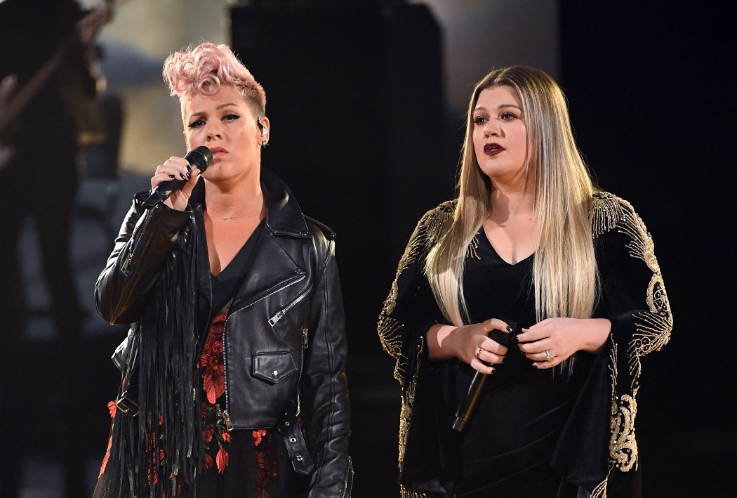 Pink y Kelly Clarkson cantan juntas en los AMAs 2017- Grupo Milenio