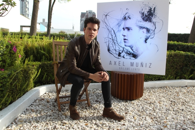 Axel Muñiz mantiene la tradición familiar con "Mi vicio" - Grupo Milenio