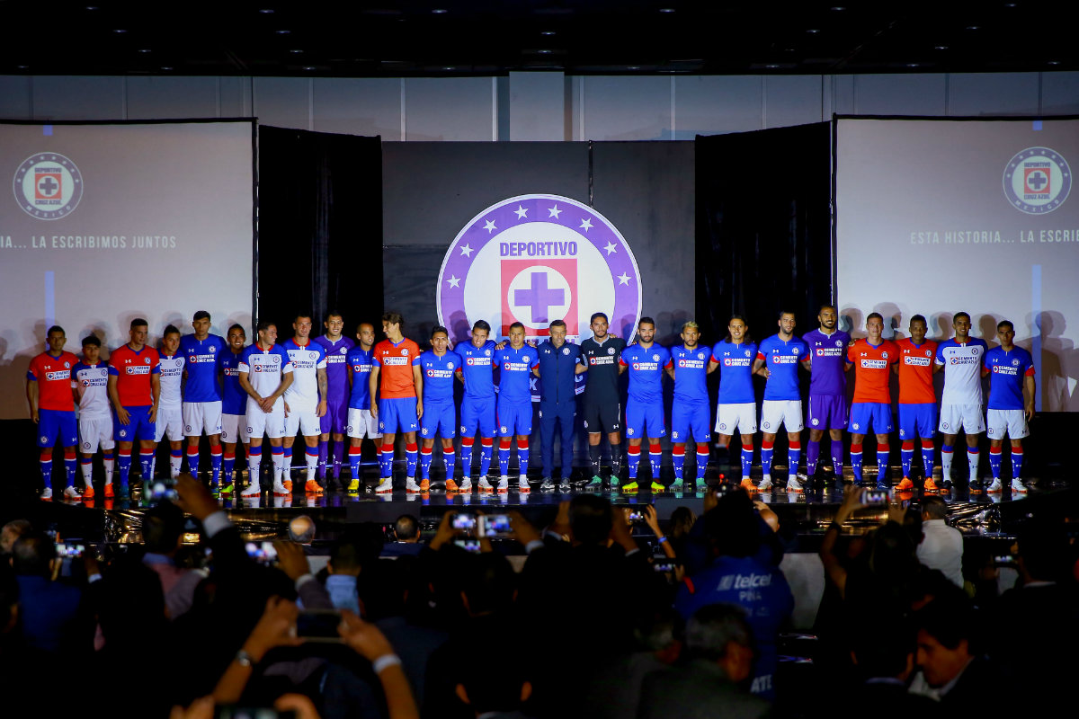 Cruz Azul presenta su uniforme para el Apertura 2018 - Grupo Milenio