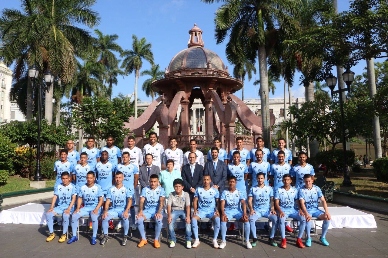 Se toma foto oficial el equipo de la Jaiba Brava- Grupo Milenio