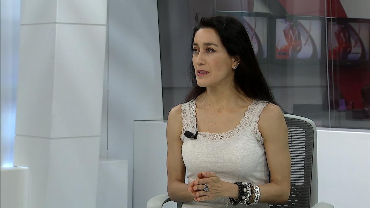 En 15. Entrevista a Avelina Lésper, Titular de "El arte del Vino ...