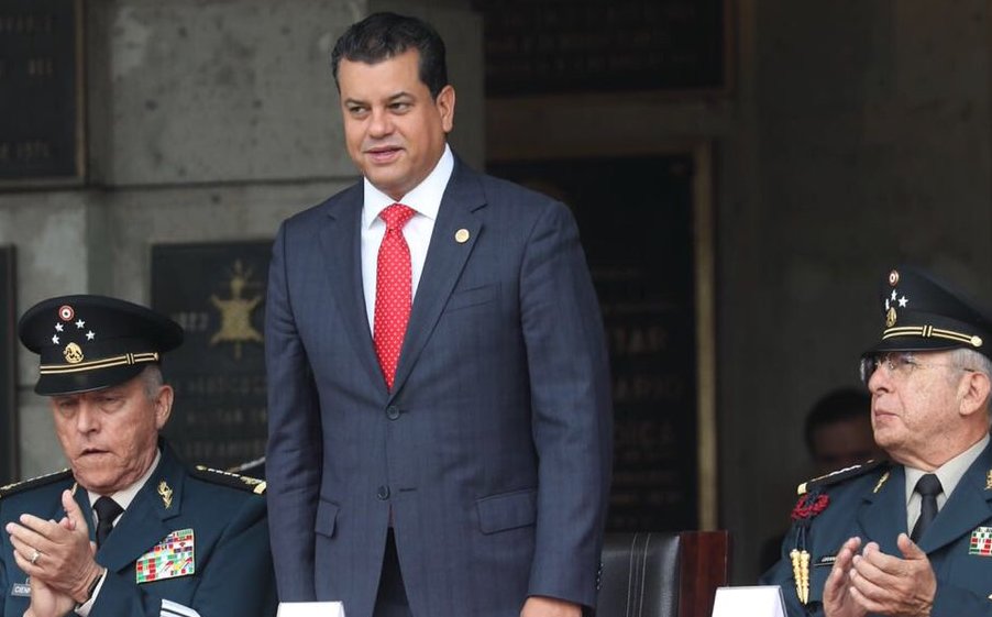 Edgar Romo llama a revisar prestaciones de funcionarios- Grupo Milenio
