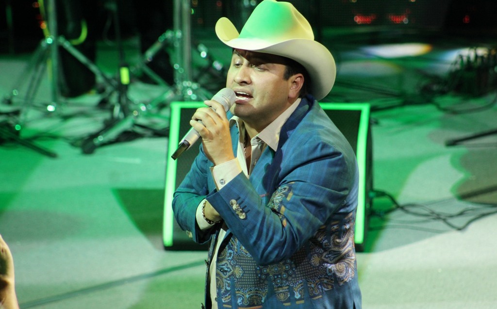 Julión Álvarez promociona su sencillo "Te lo estoy afirmando"- Grupo ...