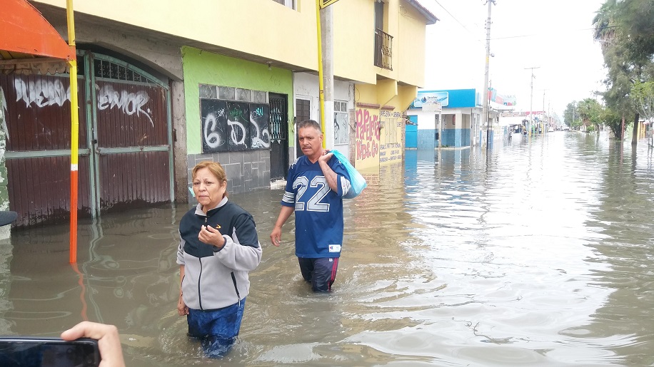 Inundación arrasa con hogares de la colonia Valle Oriente en Torreón ...