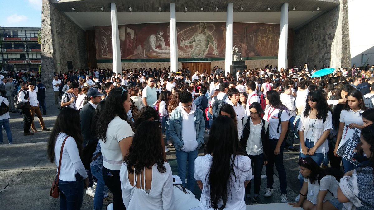 Estudiantes del CUCSH marchan para exigir seguridad vial- Grupo Milenio