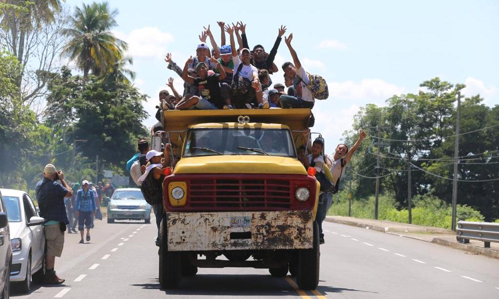 FOTOS: Caravana migrante reanuda la marcha rumbo a USA- Grupo Milenio