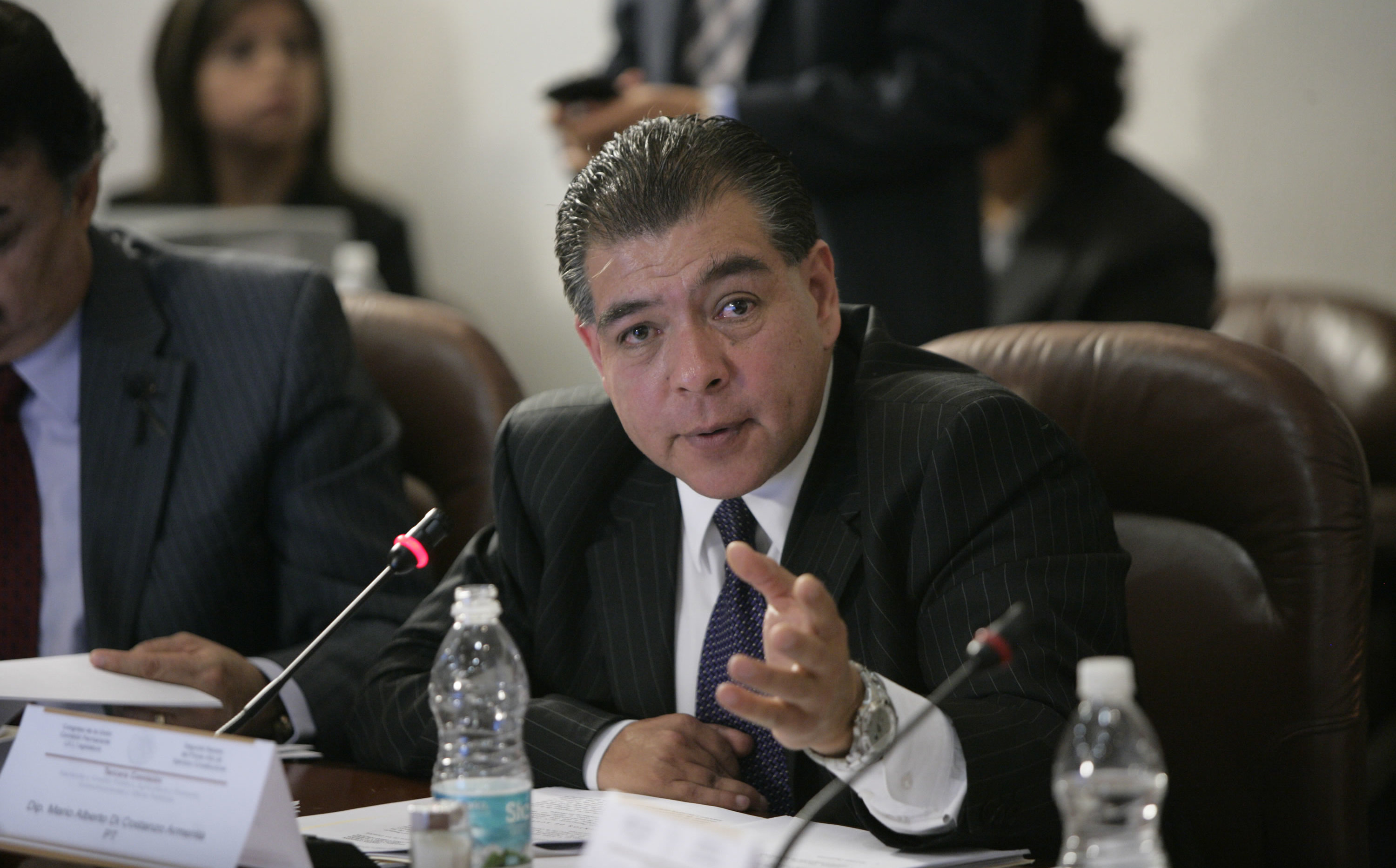 AMLO debe hacer consulta para decidir visita de Maduro: Di Constanzo ...